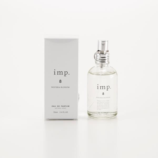 一瞬にして生き生きとした輝きを届けるようなブレンド。リフレッシュ効果があるといわれるティーツリーに、ベルガモットやレモン、スウィートオレンジの相乗効果で気分をスッキリとさせ、明るく前向きな気持ちへと誘います。ローズ、ゼラニウム、ジャスミンは...