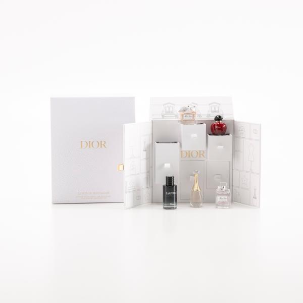 高級感溢れる特別なパッケージに、「Christian Dior」を象徴する5つの香りを収めた限定フレグランスセット。日常にも旅先にも寄り添う、エレガントで携帯に便利なミニサイズです。【クリスチャンディオール/Christian Dior】【...