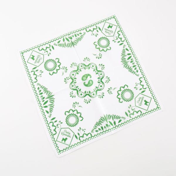 大切な存在ともいえるワンちゃん・ネコちゃんとの心地良い暮らしと絆を繋ぐ、フィットハウスオリジナルブランド「Perhe Lemmikki」。そんな「Perhe Lemmikki」より、お洒落なペイズリー柄のバンダナが登場しました。お洋服が苦手...