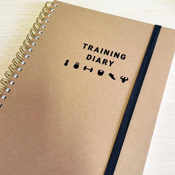 ・フィットネス市場オリジナルのトレーニングダイアリー ・トレーニーの意見を参考に作ったシンプルなトレーニングノート ・360°開閉できるリングノートタイプ ・手持ちでもしっかり書ける特厚台紙 ・コメント欄が大きくトレーニングと向き合いたい方...