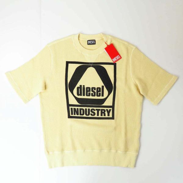 ■商品詳細柔らかなワッフル生地で仕立てられたDIESELの半袖スウェット「S-COOLWAF FELPA」。フロント中央には存在感たっぷりのビッグロゴがあしらわれ、ブランドらしいインパクトを放ちます。ややルーズなボックスシルエットでリラック...