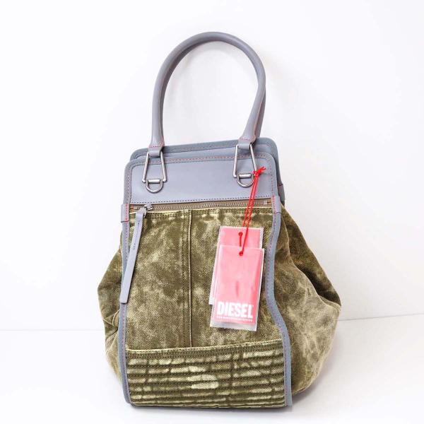 ■商品詳細ディーゼルらしいデザインが際立つトートバッグ。コロンとした丸みのあるフォルムに、蛇腹のような立体感を持たせた底部デザインが印象的です。洗いをかけたデニム素材をベースに、要所へレザーを組み合わせることで、カジュアルさの中に程よい重厚...