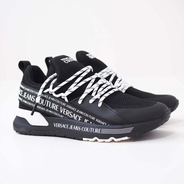 ■商品詳細ヴェルサーチらしい都会的なムードを纏ったロートップスニーカー。アッパーにはニット素材を採用し、軽やかでフィット感のある履き心地を実現しています。サイドにはブランドロゴを大胆にあしらい、シンプルなブラックカラーの中にしっかりとした主...