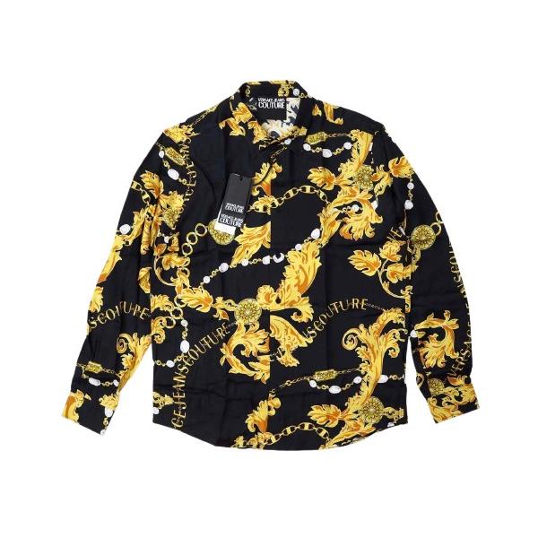 ■商品詳細ヴェルサーチジーンズクチュールを象徴するバロックモチーフとチェーン柄を全面に配した、存在感抜群の長袖シャツ。ブラックをベースに、ゴールドカラーの華やかなグラフィックを大胆に重ねることで、ブランドらしいラグジュアリーかつ挑発的な空気...