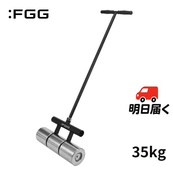 【商品紹介】長尺タイプの床材を貼り付ける際にあると便利なポンドローラーです。下地→接着剤→床材を順に貼った上からポンドローラーを転がすことで空気が抜けて綺麗に接着されます。ローラーの荷重が約35kg/幅が約40cmのコンパクト設計により、取...