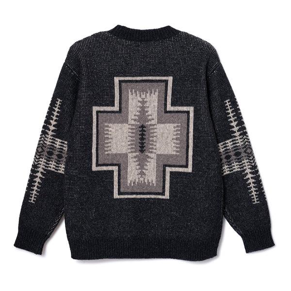 【商品紹介】PENDLETON ペンドルトン シェットランドウール 5ゲージ クルーネックプルオーバー は上質な英国羊毛ならではの風合いと、クラシックな佇まいが魅力の5ゲージで編まれたセーターです。厳しい冬を生き抜く英国羊毛の中でも特に希少...