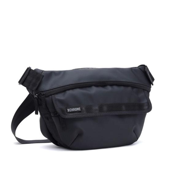 【商品特徴】BOT FLAP SLING 8L（ボット フリップ スリング 8L）BOT FLAP SLINGはシンプルな見た目からは想像もつかない程の収納力を持ち合わせたスリングバッグ。この薄いバッグに必需品からボトルや折り畳み傘、シェル...