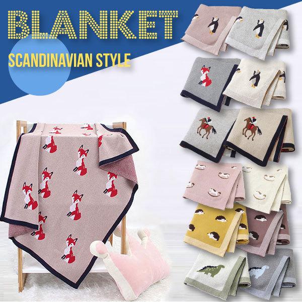 【商品名】北欧ブランケット【素材】コットン100%【サイズ】100cm x 80cm【カラー】◆キツネピンク◆キツネグレー◆乗馬アイボリー◆乗馬グレー◆木馬ピンク◆木馬ホワイト◆はりねずみイエロー◆はりねずみエンジ◆恐竜ホワイト◆恐竜グレー...