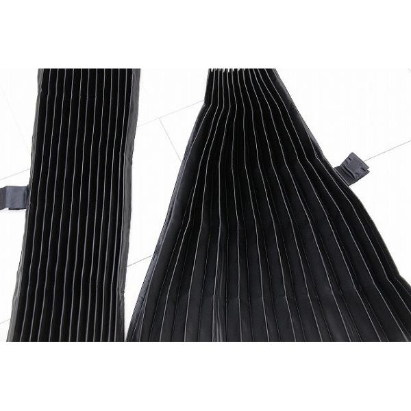 遮光率99.99％だから安心して仮眠できます。運転席と寝台の間仕切りカーテンです。サイズ：巾120ｘ丈100cm（2枚入り）材質：ポリエステル100％カラー：黒フック16個入り安心の日本製生地も丈夫で長持ちします。　　　　　　　　　　　　丸...