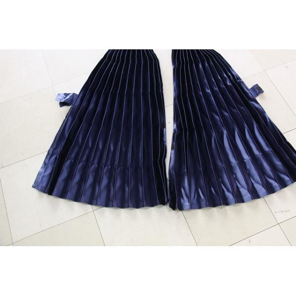 トラック用サイドカーテンです。　サイズ：巾100ｘ丈80cm（2枚入り）材質：ポリエステル100％カラー：ネイビー輝くサテン生地日本製フック16個入り丸洗いＯＫ。ご家庭で洗っても大丈夫です。 プリーツだからコンパクトに収納できます。1.運転...