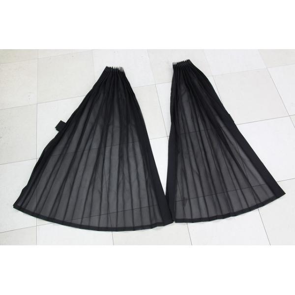 トラックカーテン サイドカーテンです。プリーツ ボイルレース。サイズ：巾100ｘ丈80cm（2枚入り）材質：ポリエステル100％カラー：黒レース生地フック 16ケ入り1.運転中の視界の妨げにならない位置にお取付下さい。2.先の鋭利なもので傷...