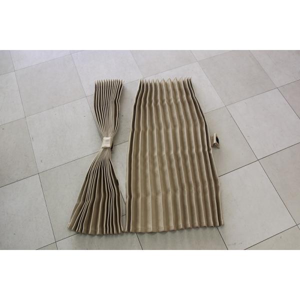 遮光率99.99％だから安心して仮眠できます。トラックサイドカーテン　ベット窓カーテンサイズ：巾100ｘ丈80cm（2枚入り）材質：ポリエステル100％カラー：ベージュ1級遮光フック16個入りベット後ろ窓にもお使いいただけます。生地も厚く丈...