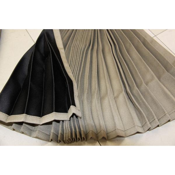 生地が丈夫で長持ちします。　　　　　　　　　　　　丸洗いＯＫ。ご家庭で洗っても大丈夫です。遮光率99.99％だから安心して仮眠できます。サイズ：巾240cmｘ90cm（2枚入り）32個フック付きカラー：表ベージュ/裏黒材質：生地ポリエステル...