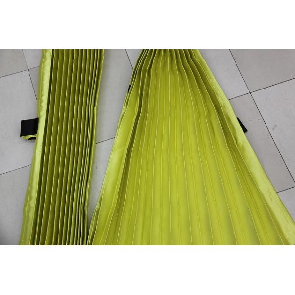 サイズ：巾240cmｘ85cm（2枚入り）32個フック付き生地ポリエステル100％安心の日本製です。生地も丈夫で長持ちします。丸洗いＯＫ。ご家庭で洗っても大丈夫です。遮光率99.99％だから安心して仮眠できます。プリーツだからコンパクトに収...