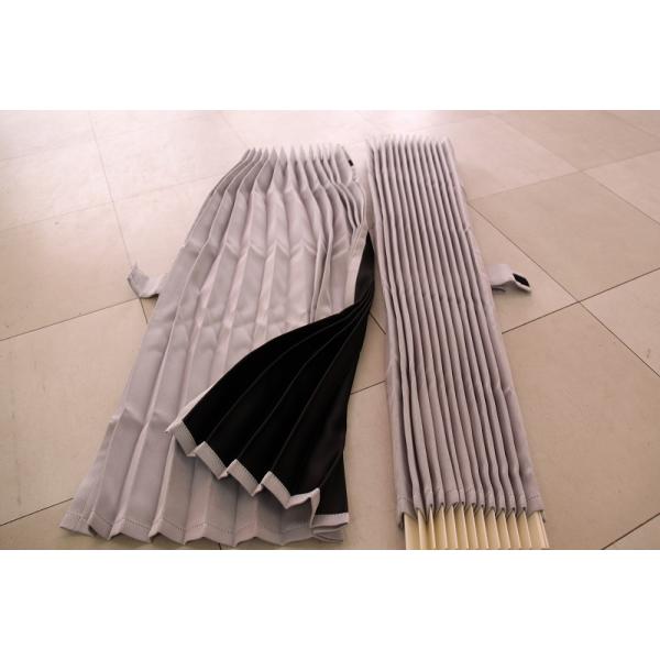 遮光率99.99％だから安心して仮眠できます。トラックカーテン サイドカーテンです。サイズ：巾100ｘ丈80cm（2枚入り）材質：ポリエステル100％カラー：表グレー/裏 黒1級遮光フック12個入りベット後ろ窓にもお使いいただけます。生地も...