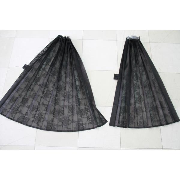 トラック用サイドカーテン。外からは見えにくいカーテンです。サイズ：巾100ｘ丈80cm（2枚入り）材質：ポリエステル100％カラー：黒薔薇ミラーレース生地安心の日本製形状記憶プリーツ加工1.運転中の視界の妨げにならない位置にお取付下さい。2...