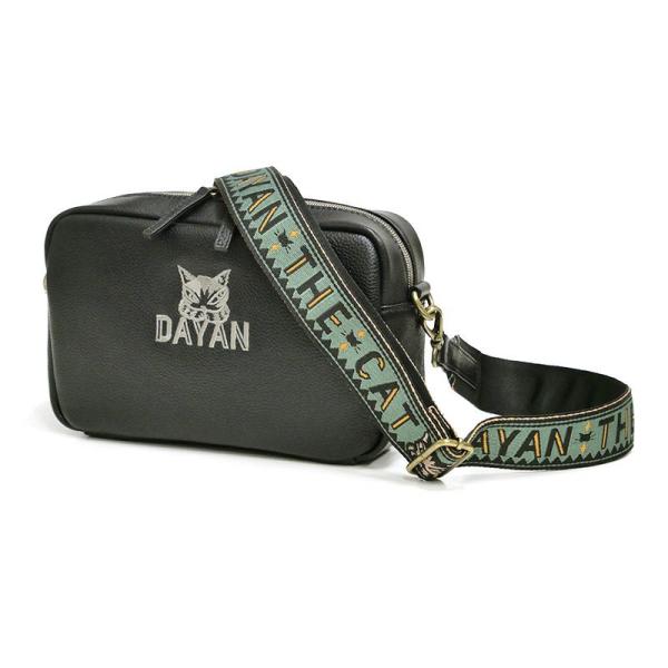 身の周りのものをコンパクトに持ち歩けるフルレザーのミニショルダーバッグ。使いやすいシックな黒色が登場。柔らかい革とスムーズに開閉できるコイルファスナーで、快適な使い勝手です。ワンポイントのダヤンは刺繍でしっかりと。ジャガード織のデザインがか...