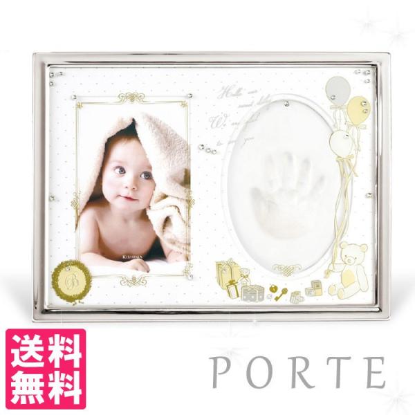 【送料無料】赤ちゃんの手型と、大切な写真を一緒に飾ることができます。ガラスにプリントされた淡いカラーのイラストと、きらきら光るラインストーンがとても優しく上品な雰囲気。赤ちゃんの性別を問わず使えるゴールドとシルバーを基調にした色遣いが嬉しい...