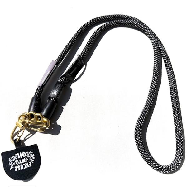 モバイルストラップの火付け役となったヨセミテストラップ社その普遍的な人気を誇る定番モデルに、BLUCOが別注をかけたモバイルストラップです。このBLUCOモデルの最大の特徴は、ヨセミテストラップ社で初となる真鍮メッキの金属パーツを採用してい...