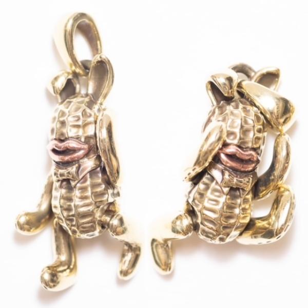Peanuts&amp;Co ピーナッツカンパニー TEDDY BUNNY PEANUTS Brass ペンダントトップ手足が動く特殊仕様になっており、様々なポーズを楽しめます。トップ本体：ブラス　唇のみカッパートップ大きさ：バチカン込み全...