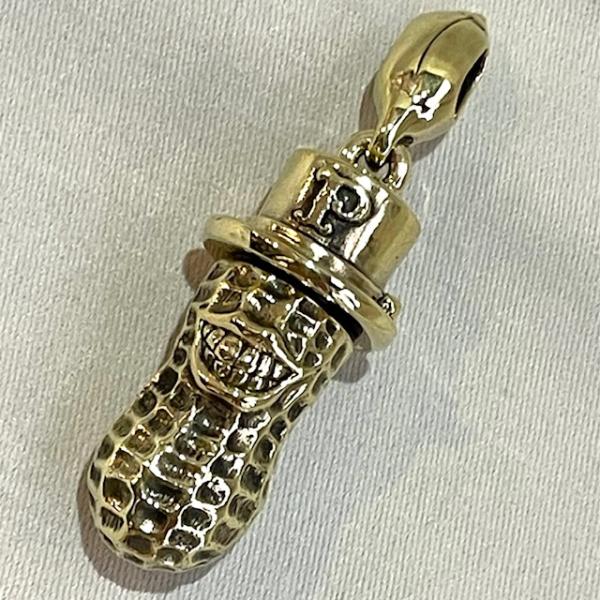 Peanuts&amp;Co XLARGE PEANUTS BRASSオープンタイプです内部にはペンダントトップとしても使えるベロピーナッツが入っていますお好みで付属のキーリングでキーホルダー、チェーンを通してネックレスとして使用できます。...