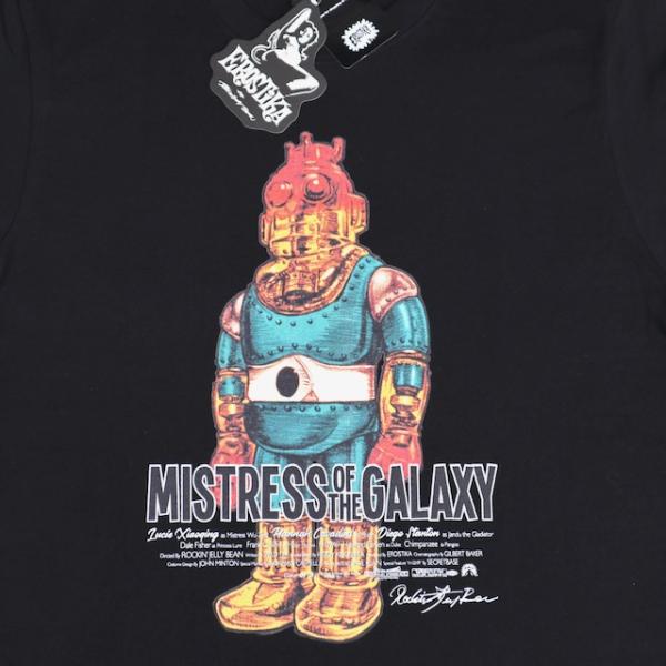 エロスティカ のロッキンジェリービーンデザインMISTRESS OF THE GALAXY Tシャツですコットン１００％ 黒色 フロント：プリントサイズL　肩幅49cm　身幅55cm　着丈71cmクリックポスト便：198円(保険無し）で全国...