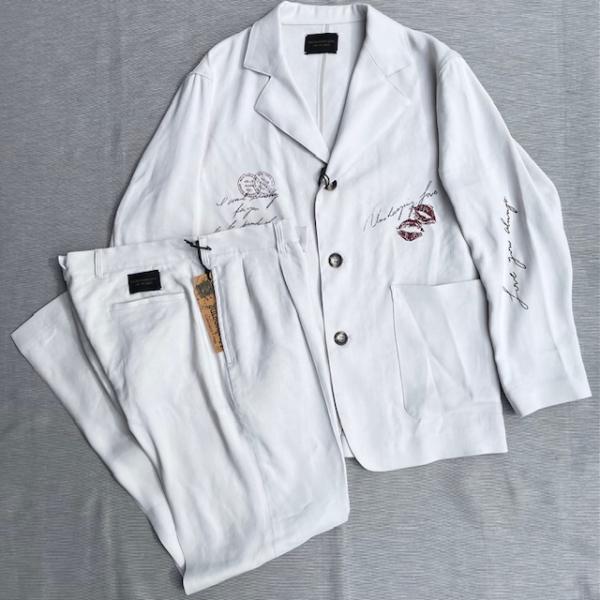 素材やシルエットは、まるで女性が肌に触れるような官能的な美しさがある。あなたがその物語の続きを、纏うことで始まる1着です。上質なリネン×アセテートのトロみのあるしなやかな生地とゆったりとしたサイズ感でリラックスした雰囲気の中に しっかりとし...