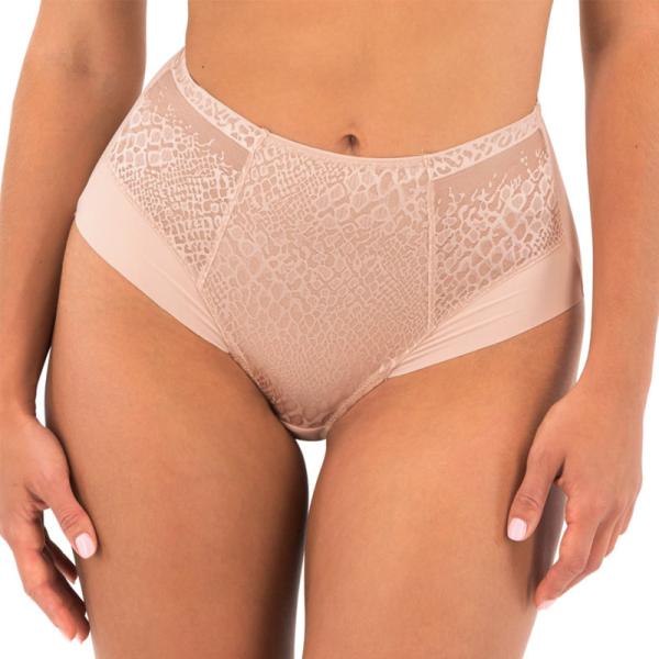 クラシック＆シックを絶妙なハーモニーで表現したエンヴィセージがデビュー。 スネイクモチーフのジャガード織レースはストレッチが効き、１日中肌に馴染み寄り添う優しい着心地です。光沢のある落ち着いたヌーディーカラーで大人フェミニンなランジェリーに...