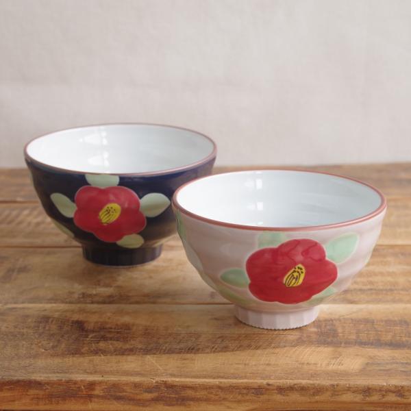 波佐見焼の飯碗です。大きめサイズの瑠璃と、小さめサイズのピンクベージュの2種類です。椿は、寒さが厳しい冬でも凛として咲く姿から「忍耐・生命力」の象徴とされる縁起の良い花です。プレゼントにもおすすめです。---■サイズ瑠璃（大）： 直径12....