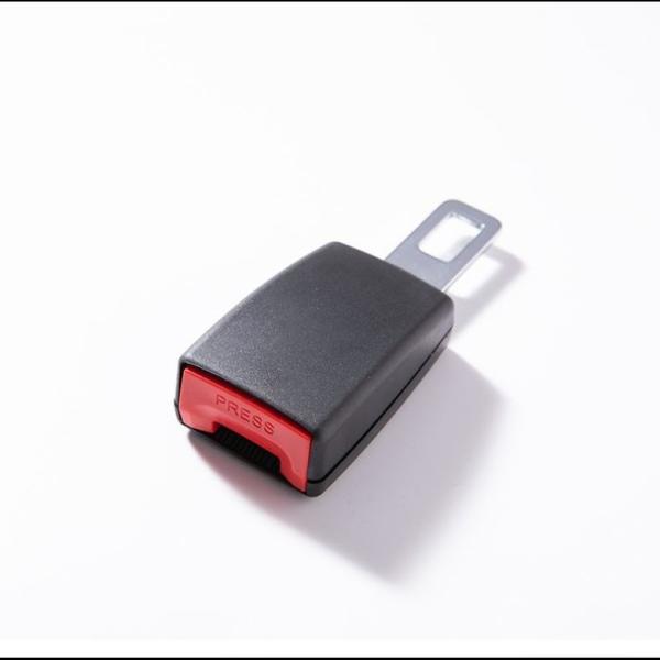 ■商品名：シートベルトクリップ 1個■材質：ABS +メタル■バックルタング幅：21mm 通用タイプ■サイズ：50mm X 120mm　　バックル長さ：47mm・12cm延長できるシートベルト延長クリップです。・バックルを見つけやすく、シー...