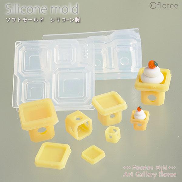 お正月用鏡餅を台のモールドです！＊筒胴（脚）が樹脂粘土では抜けない為にUV/LEDレジン専用となります。＊折敷（皿）と筒胴（脚）部分をそれぞれ作り、2つを合わせて三方をつくります。折敷（皿）の裏側の凸に筒胴（脚）をはめ込み完成となります。三...