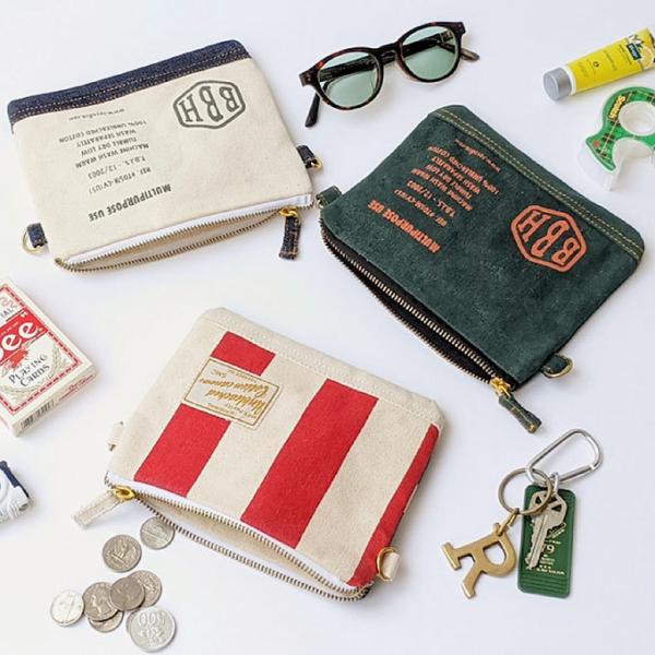 ポーチサイズのかわいいミニクラッチバッグです。小物を仕分けるバッグインバッグとしても大活躍！お好みのストラップを付けて首や肩から提げてもおしゃれです。【NOTICE】ワックスコート(撥水加工)キャンバスは開封時、特有の匂いがある場合がありま...