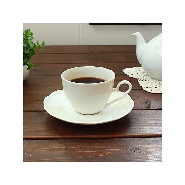 ・サイズ　 カップ　直径/約8.5cm　手まで/約11.3ｃｍ　高さ/約6cm　　　　　 ソーサー　直径/約14.8ｃｍ　　高さ/約2.6ｃｍ・重さ 　カップ　　　約100ｇ  ソーサー　約140ｇ・容量　満水 約200cc※製品の特性上、...