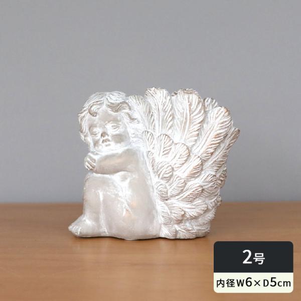 ■特徴Angelis 【アンゲルス】 天使の優しい表情にどこかほっこりする。 精密な彫刻とゴールドの仕上げが、植物を上品に引き立てます。 寄せ植え用にもおすすめです。  ※手作りのため、表面の塗装のはがれや傷がある場合がございます。 ※アン...