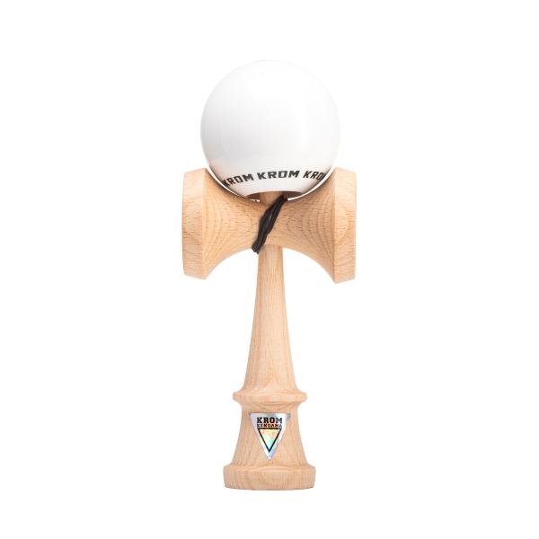 KROM KENDAMA POPは、世界最高の遊び心地と、最も手頃な価格の入門用けん玉を目指して作られています。12種類のカラーバリエーションをご用意しています。あなたのお気に入りはどれですか？・CKシェイプ・LOLスティッキークリア・ブナ...