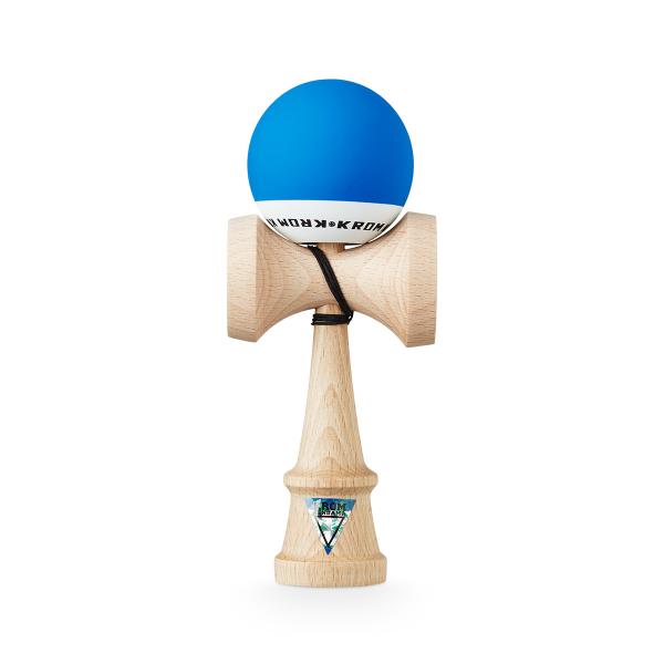 KROM KENDAMA の POP シリーズは、「最高のプレイ感」と「手頃なエントリーモデル」を両立させた一振り。世界中でベストセラーとなった実績が、その証です。ビーチウッド削り出しのオールラウンドな形状で、けん玉初心者も気軽にトライでき...