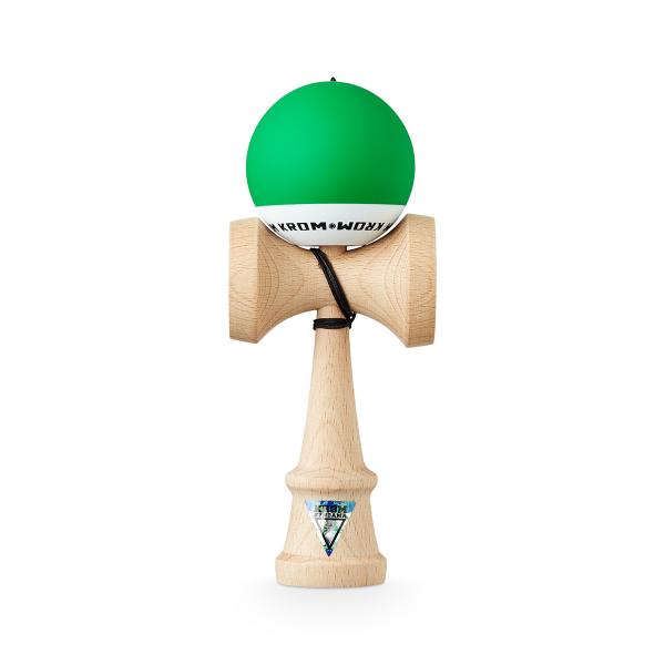 KROM KENDAMA の POP シリーズは、「最高のプレイ感」と「手頃なエントリーモデル」を両立させた一振り。世界中でベストセラーとなった実績が、その証です。ビーチウッド削り出しのオールラウンドな形状で、けん玉初心者も気軽にトライでき...