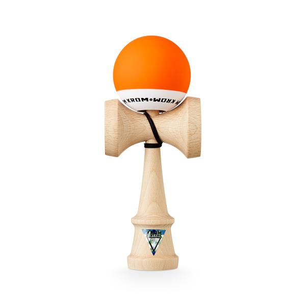 KROM KENDAMA の POP シリーズは、「最高のプレイ感」と「手頃なエントリーモデル」を両立させた一振り。世界中でベストセラーとなった実績が、その証です。ビーチウッド削り出しのオールラウンドな形状で、けん玉初心者も気軽にトライでき...
