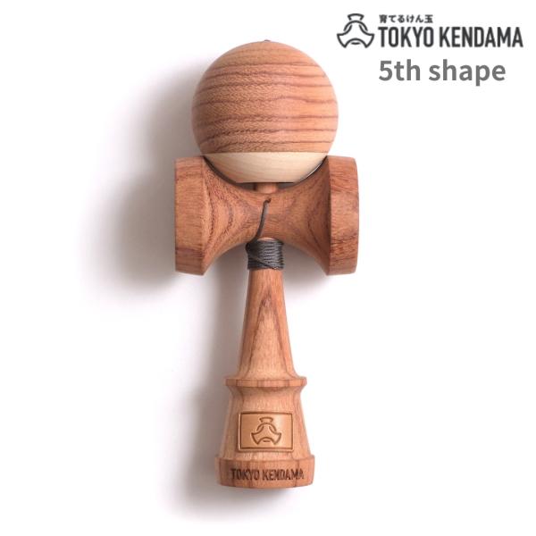 【ローズウッドの特長】ローズウッドは、その鮮やかな色合いと、磨き上げたときに現れる深い艶が特徴の高級木材です。古くから高級家具や楽器にも使われる、希少で価値の高い素材のひとつとされています。硬質でありながら比較的軽めの木材でざらつきのあるワ...