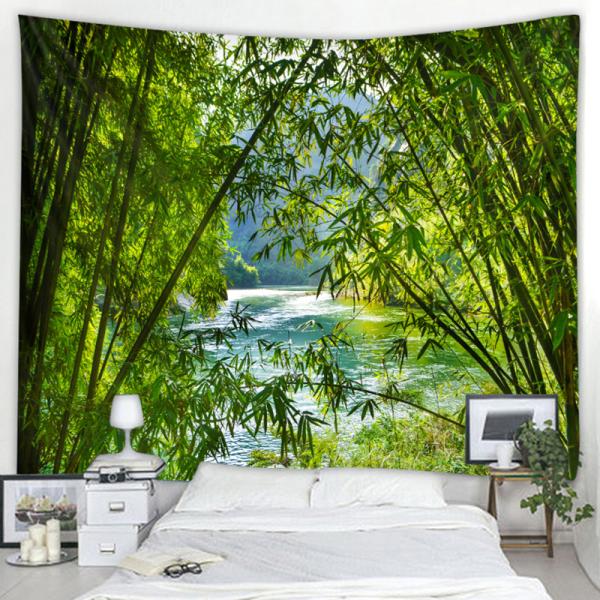 竹林の絵柄のタペストリーです。自然溢れた癒やしの雰囲気が出ます。横150cm、縦130cm。横長タイプです。リビングやキッチンなど家族が集まる部屋や寝室などの壁にぜひどうぞ。素材:ポリエステル掛けた瞬間一気に雰囲気が変わります。間仕切りに使...