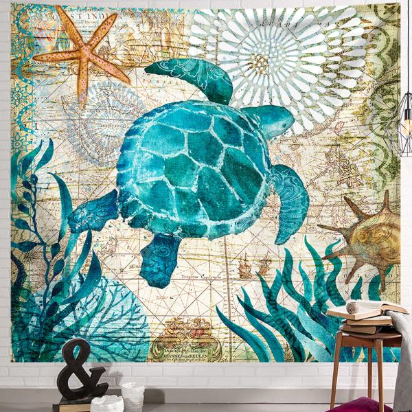 海亀のデザインの絵柄のタペストリーです。クラッシック風のおしゃれな雰囲気が出ます。横150cm、縦130cm。横長タイプです。リビングやキッチンなど家族が集まる部屋や寝室などの壁にぜひどうぞ。素材:ポリエステル掛けた瞬間一気に雰囲気が変わり...