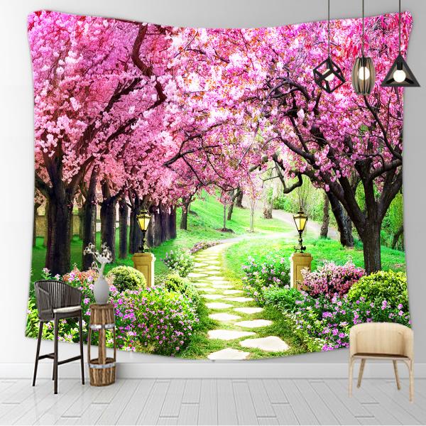 きれいな満開の花と森の小道をアレンジしたタペストリーです。ポリエステルの厚手布を使ったしっかりとした質感です。横150cm、縦130cm。横長タイプです。リビングやキッチンなど家族が集まる部屋や寝室などの壁にぜひどうぞ。素材:ポリエステル間...