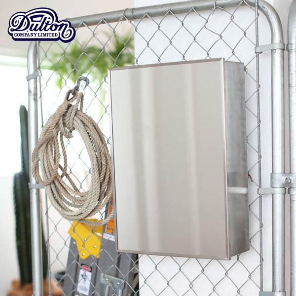 無駄な装飾を省き、ステンレス素材のクールな表情を存分に活かしたキャビネット。用途に合わせて使いやすい棚サイズなので、洗面周り、玄関、ガレージなど様々なエリアで活用出来ます。[ カラー ] -[ サイズ ] W=355,D=130,H=500...