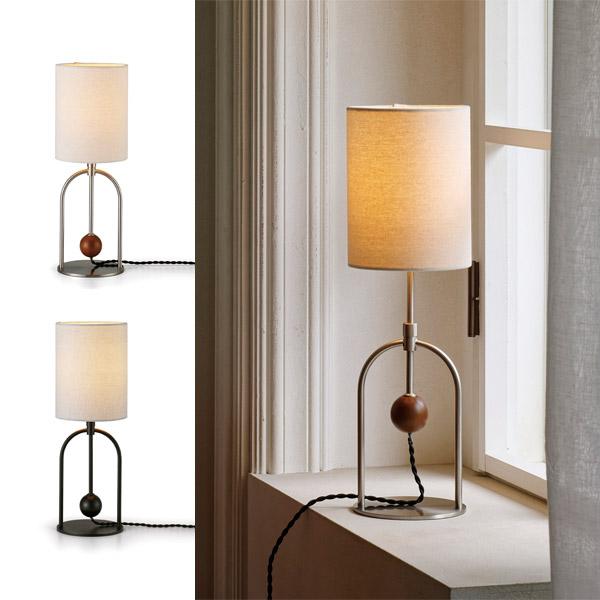 アーチパイプとウッドボールでアクセントを効かせたデザインのスタルカテーブルライト。素材のコントラストをバランスよく取り入れ、抜け感のあるモダンな装いに仕上げました。支柱部分は無段階で高さの調節ができる仕様になっております。あたたかみのある心...