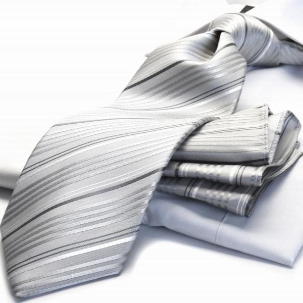 【20代/30代/40代/50代/60代】サイズ縦158センチ×幅8センチ/チーフ　約23センチの正方形材　質シルク１００％色 シルバーベースにシルバー、白、グレーのストライプ商品説明写真と多少の色の異なりはご了承下さい。 ポイント利用