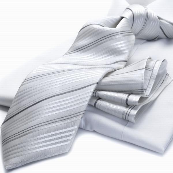 【20代/30代/40代/50代/60代】サイズ縦158センチ×幅8センチ/チーフ　約23センチの正方形材　質シルク１００％色 ホワイト、シルバーのストライプ商品説明写真と多少の色の異なりはご了承下さい。 ポイント利用