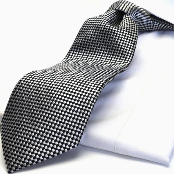 サイズ縦158〜160センチ×幅8.5センチ材　質シルク１００％色ブラック、シルバーのブロック柄商品説明写真と多少の色の異なりはご了承下さい。