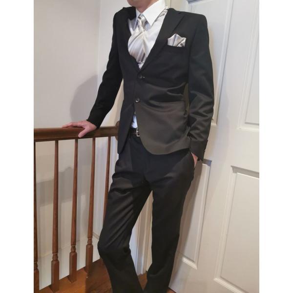 サイズ縦158〜160センチ×幅8.5センチ/チーフ.23.5センチの正方形 材　質シルク１００％色光沢のあるシルバー、グレー、ピンクのストライプ商品説明写真と多少の色の異なりはご了承下さい。日本製