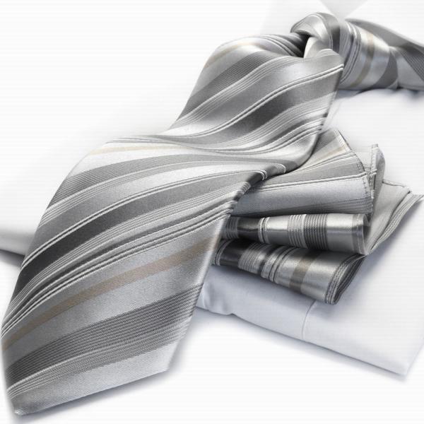 サイズ縦143〜146センチ×幅約8センチチーフ　約23センチの正方形材　質シルク１００％色シルバーグレー、グレーのストライプ商品説明写真と多少の色の異なりはご了承下さい。 ポイント利用