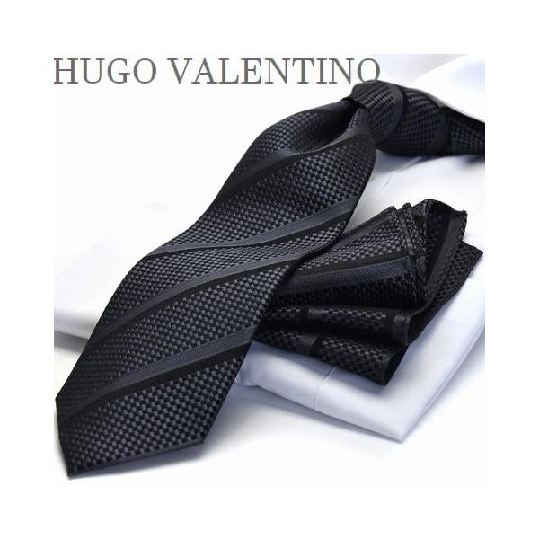 【20代/30代/40代/50代/60代】サイズ縦160センチ×幅8.5センチ/チーフ23.5cmの正方形 材　質シルク１００％色チャコールグレー、ブラックのストライプ柄 /チーフ・同柄商品説明写真と多少の色の異なりはご了承下さい。 ポイント利用